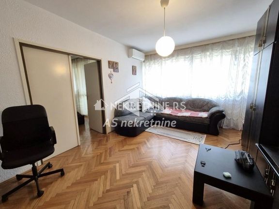 Novi Beograd, Blok 11, Hotel Jugoslavija, 4.0 stan, 90m2, 750 EUR