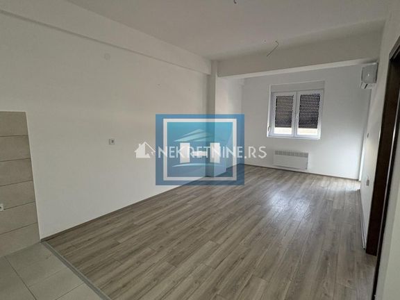 Prazan stan za izdavanje – 40 m², odmah useljiv, blizu Akva parka