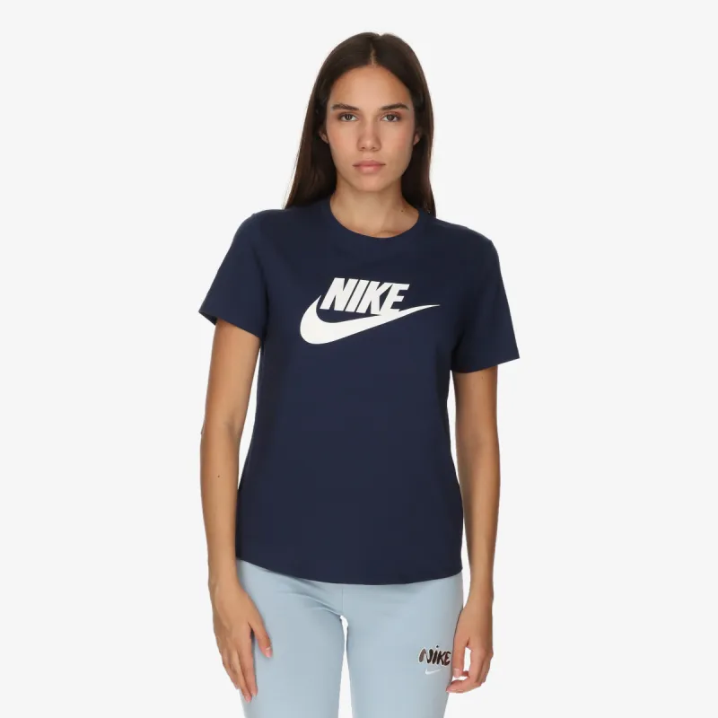Nike Sportswear Club Essentials