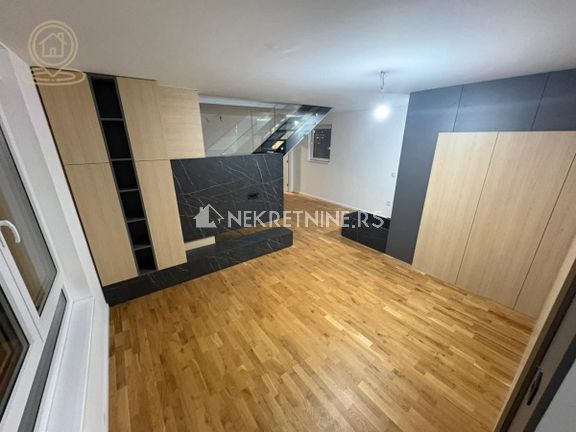 Na prodaju luksuzan četvorosoban dupleks – Obilićev venac, centar Niša, 91 m²
