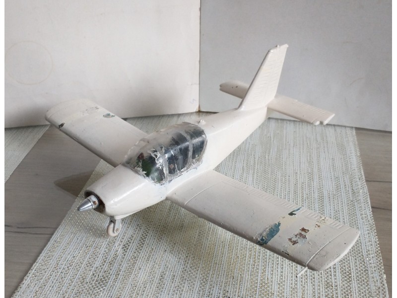 maketa avion UTVA-75