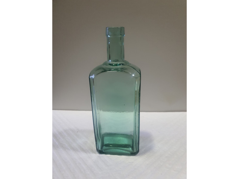 Interesantna flaša 0,5 l visina 21 cm