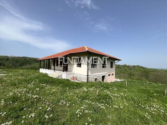Misača 340m2, 6 ha, gradska voda, trof. struja ID#