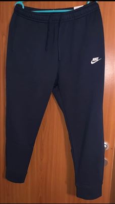 Trenerka Nike broj XL gornji i donji deo nova