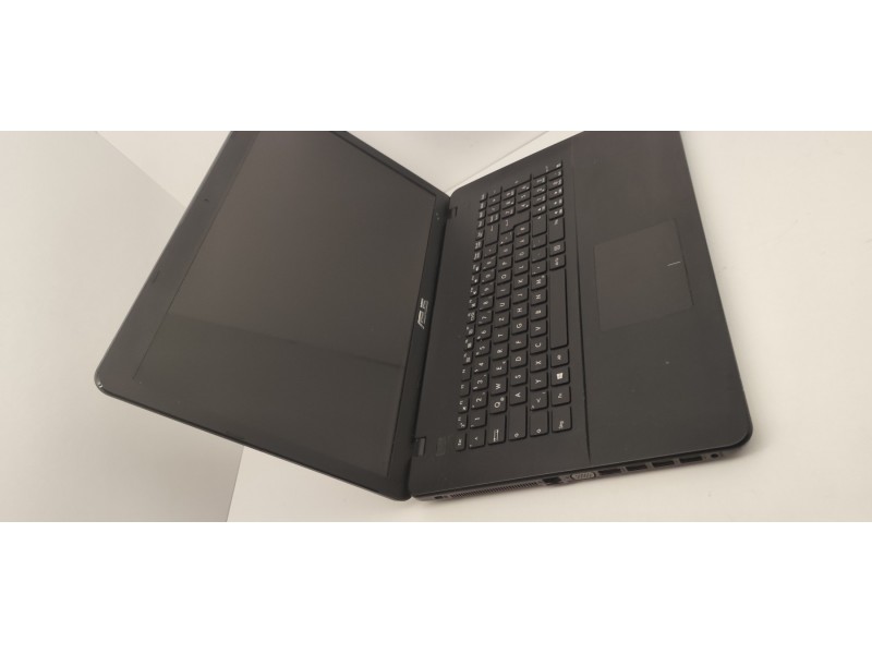 ASUS F751S – veliki ekran 17.3"