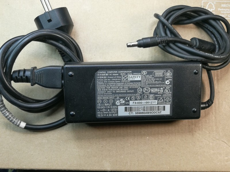 Adapter Qompaq PPP012H 18,5V --- 4,9A 90W