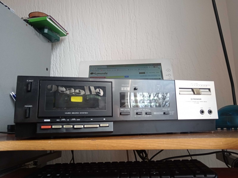 Pioneer CT-330 (stereo kasetni dek)