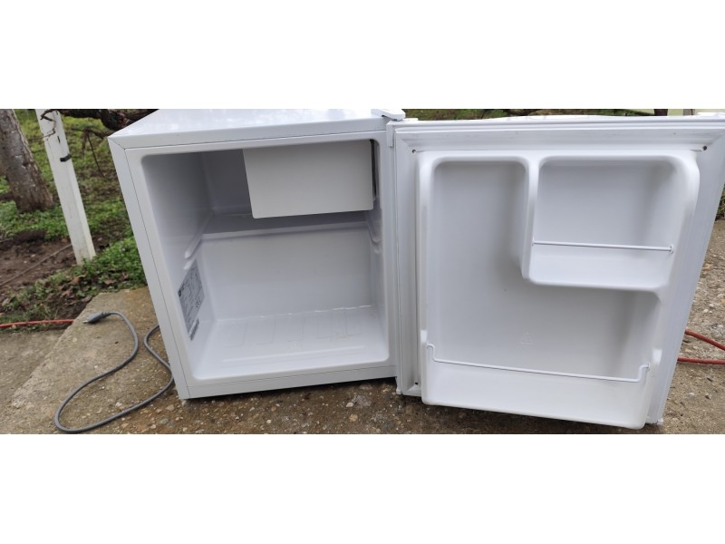 OK. Compact Fridge OFK 021 CHE – mali frižider 41L