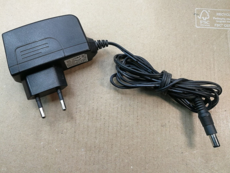 Adapter 12V --- 1A 12W