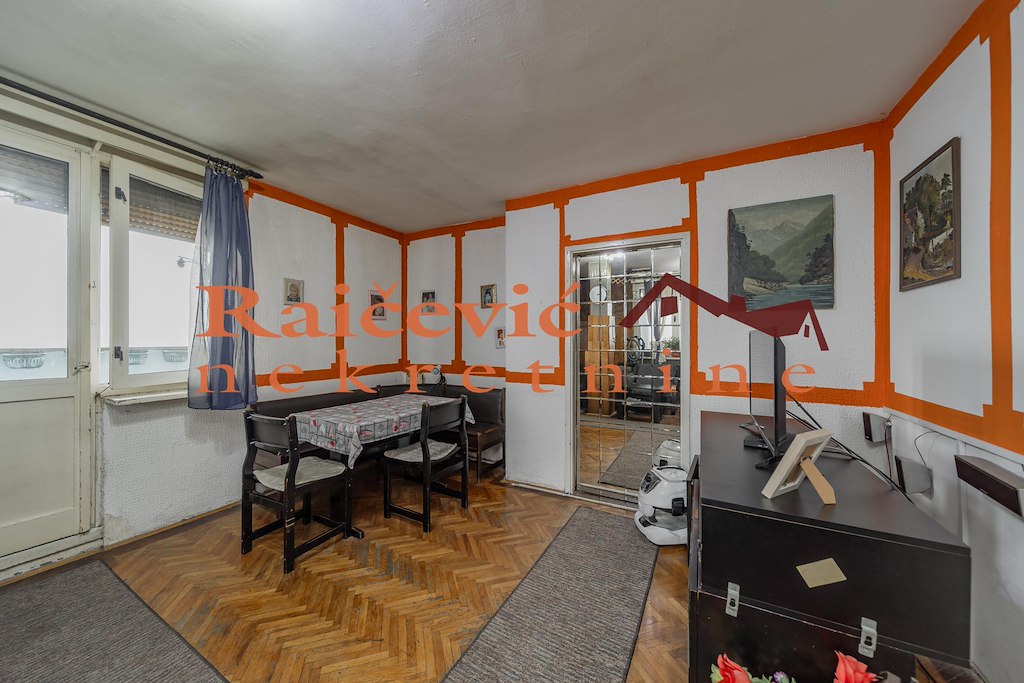 NOVI BEOGRAD BLOK 21 114m2 , T ,215000e