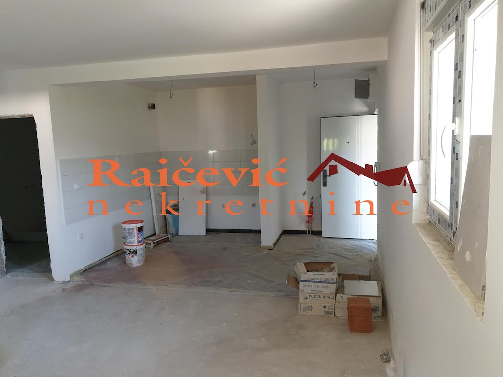 VOZDOVAC JAJINCI 66m2 , T ,130000e