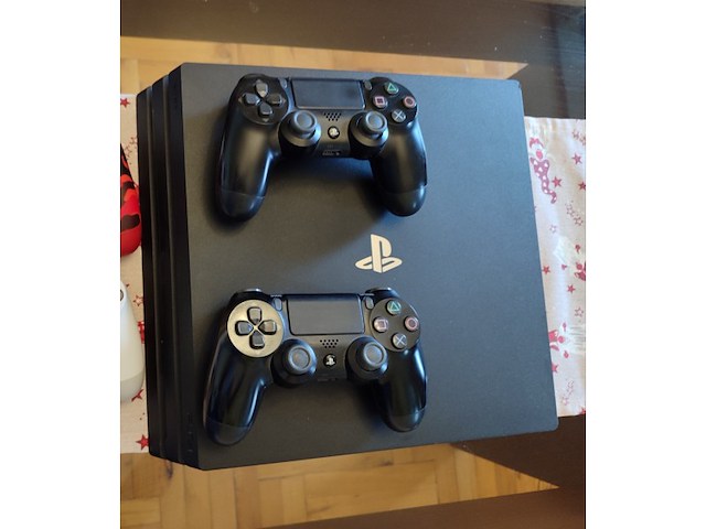 PS4 Pro konzola + 2 dzojstika