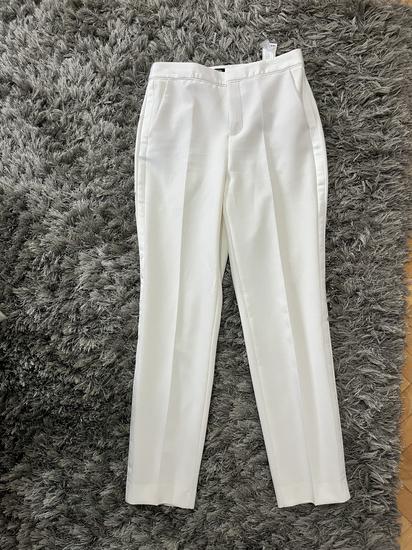 Zara pantalone na peglu