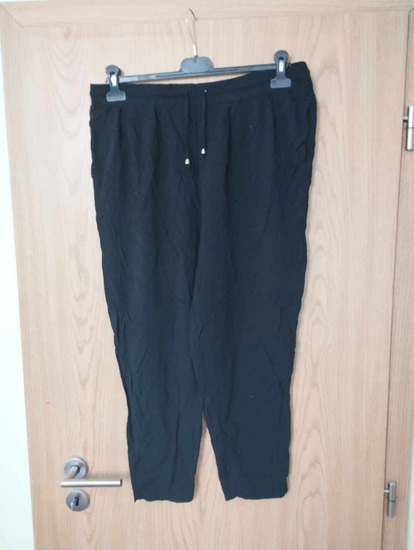 Letnje pantalone,velicina 42-44 ili L