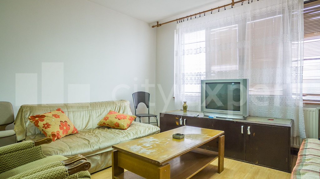 Stan u kući za izdavanje BEZ PROVIZIJE: Trosoban, 90m², Bulevar 12. februara, Crveni krst - 250€