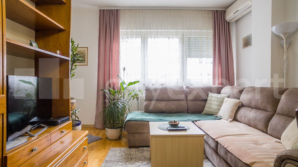 Stan za izdavanje BEZ PROVIZIJE: Trosoban, 59m², Prešernova, Medijana - 550€