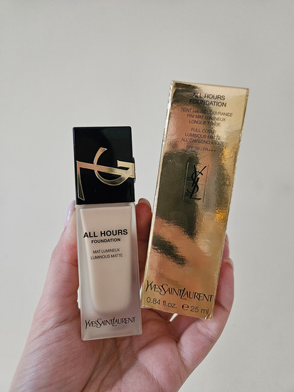 YSL All hours tečni puder