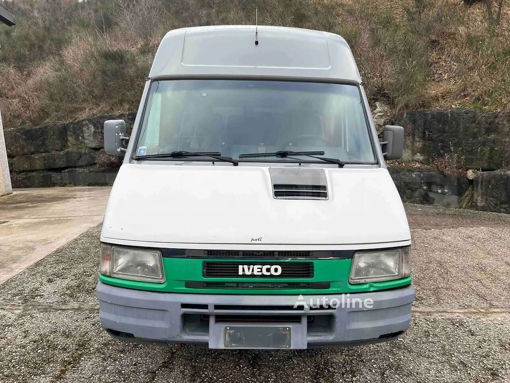 Prodaje se IVECO Daily putnički minibus na aukciji