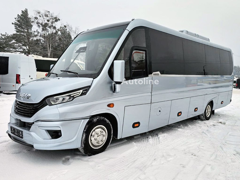 Novi IVECO 70C21 putnički minibus