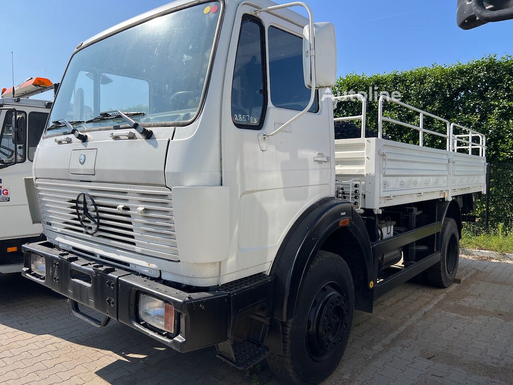 Mercedes-Benz MercedesBenz 1017 4X4 ex army reconditioned white with crane kamion s ravnom platformom