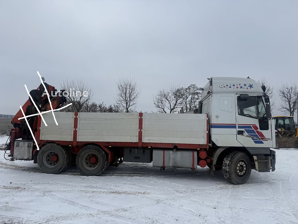 IVECO EUROTECH 240E42 kamion s ravnom platformom nakon udesa