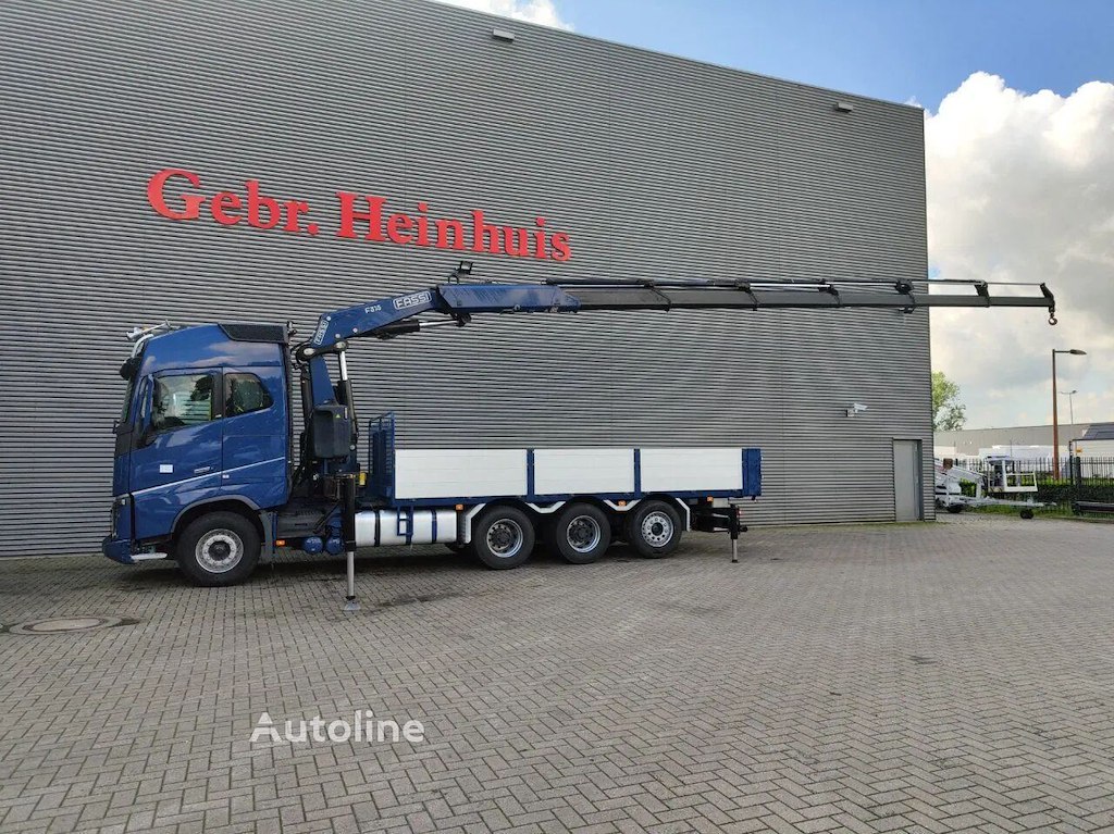 Volvo FH 16 650 8x4 Tridem Euro 6 Fassi F315 kamion s ravnom platformom