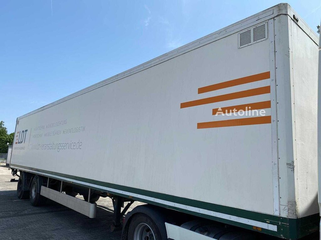 Prodaje se furgon poluprikolicu na aukciji