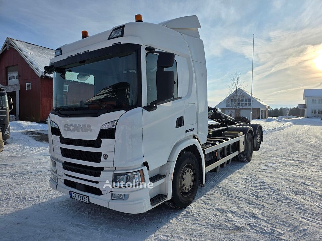 Prodaje se Scania G410 rol kiper sa kukom na aukciji