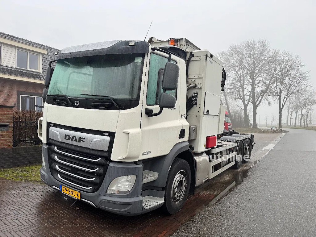 DAF CF 340 6 x 2 zijlader Kettingsysteem 151000 Kilometer vozilo za prevoz kontejnera