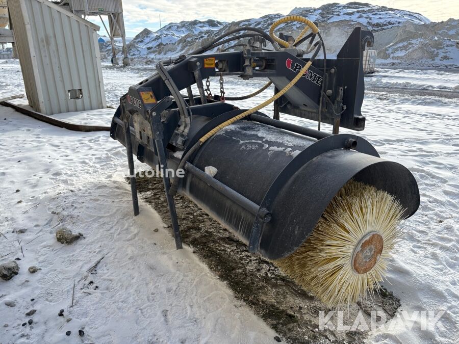 Prodaje se Pome AH320 vozilo za čišćenje ulica na aukciji