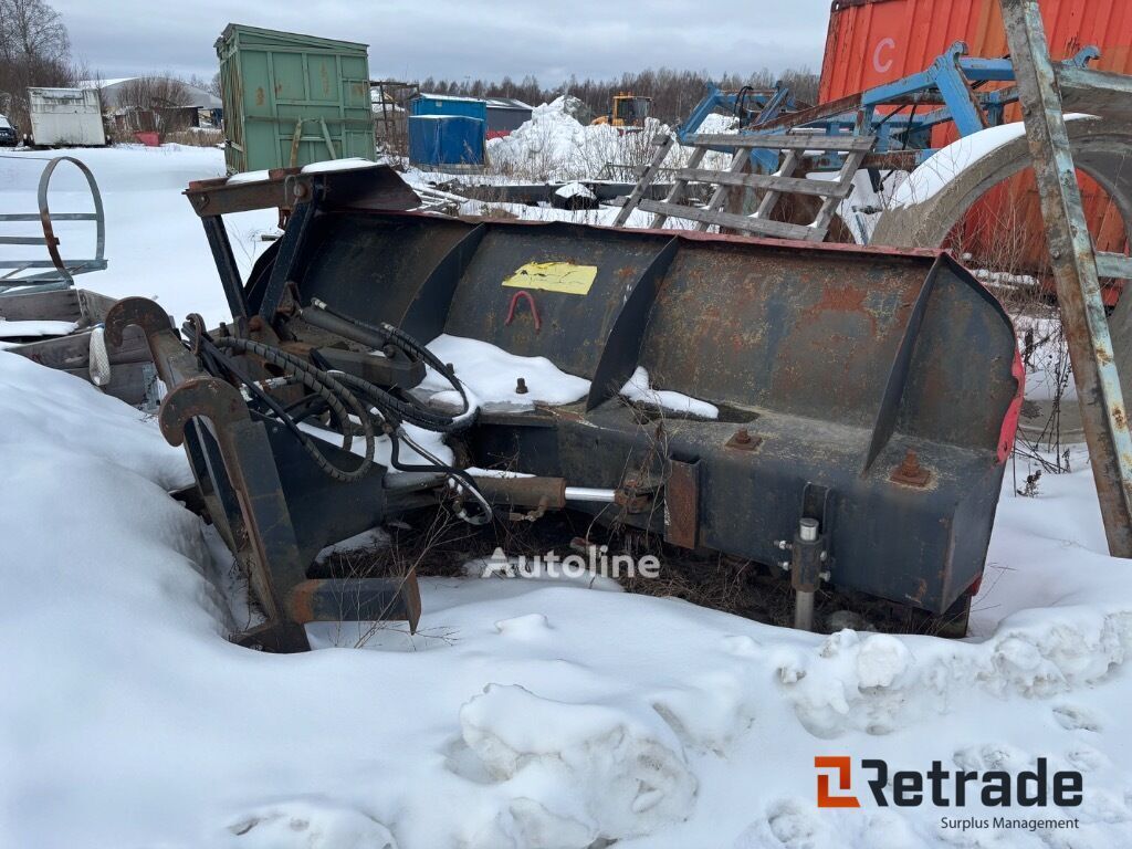 Prodaje se Snöplog med vinge, Fäste: Stora BM, Bredd: 3,20 m raonik za sneg na aukciji