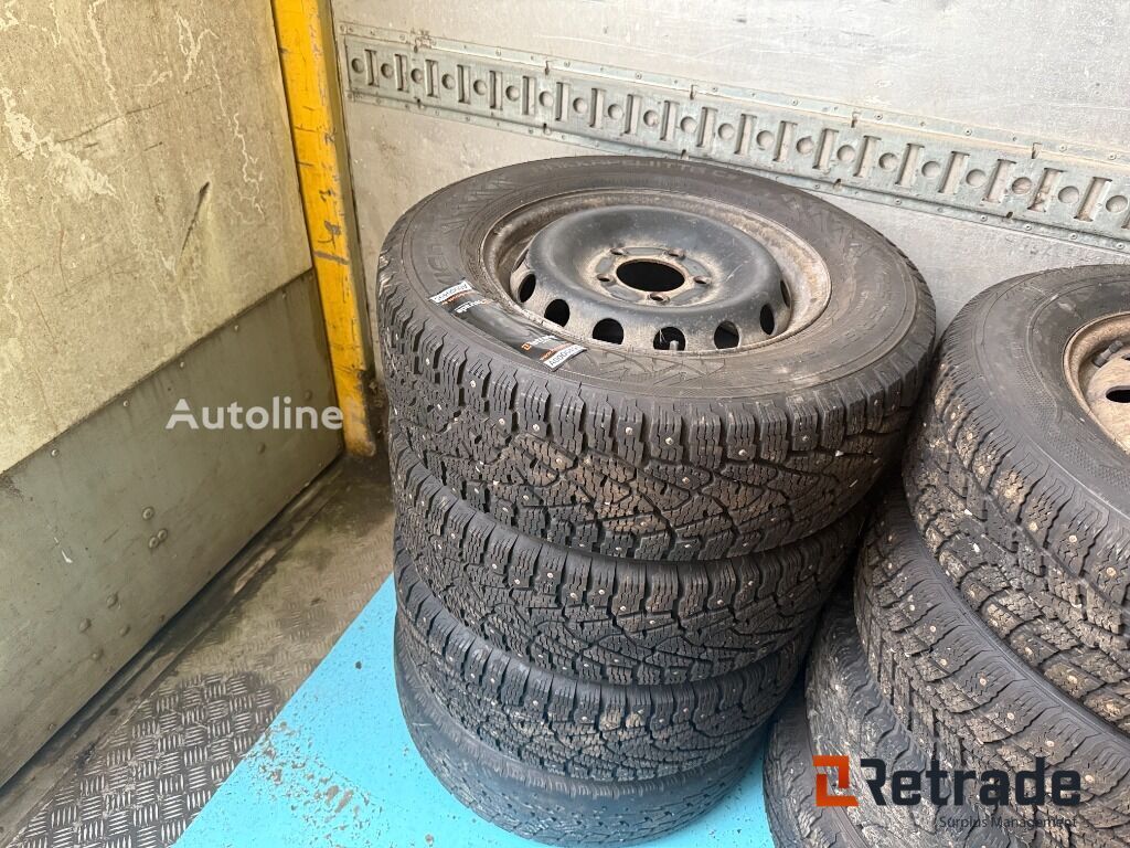 Prodaje se Hakkapeliitta C3 225/65 R16C točak na aukciji