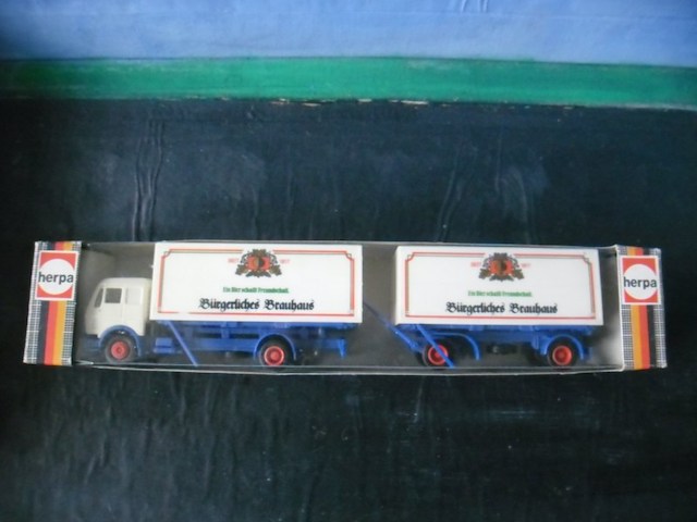 Herpa Mefcedes NG prikoličar