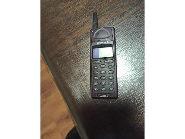 ericsson a1018s mobilni kolekcionarski primerak