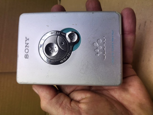Sony-WALKMAN WM-EX621