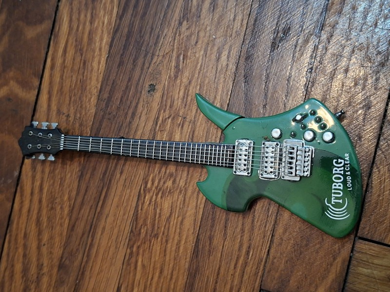 Tuborg gitara upaljač