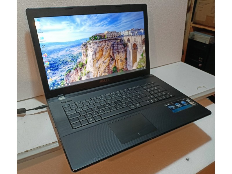 Asus intel 2,4ghz 6gb + SSD 64gb 17inch