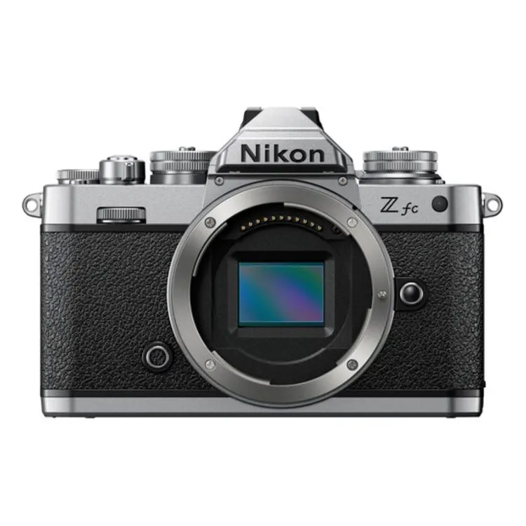 NIKON Z fc Digitalni fotoaparat i 18-140mm VR Objektiv