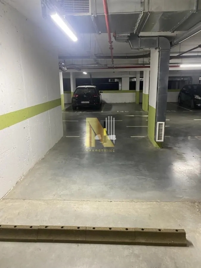 Izdavanje, parking/garaža, 15m², Rotkvarija, Novi Sad Sve Podlokacije