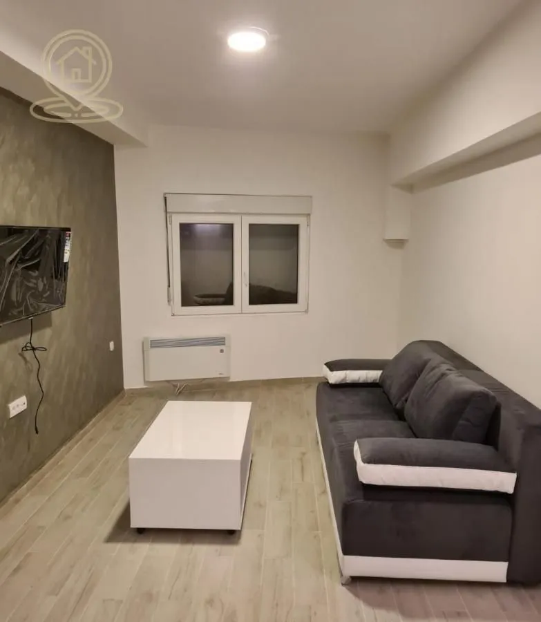 Izdavanje, dvosoban stan, 42m², Savski Venac, Beograd