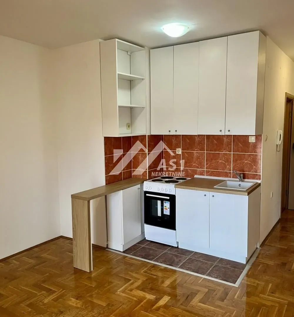 Izdavanje, jednosoban stan, 40m², Adamovićevo Naselje, Novi Sad Sve Podlokacije