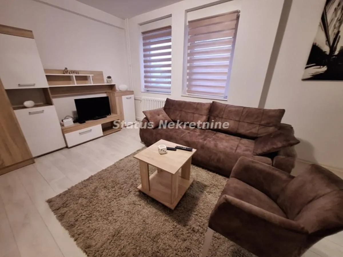 Izdavanje, garsonjera, 27m², Centar, Novi Sad