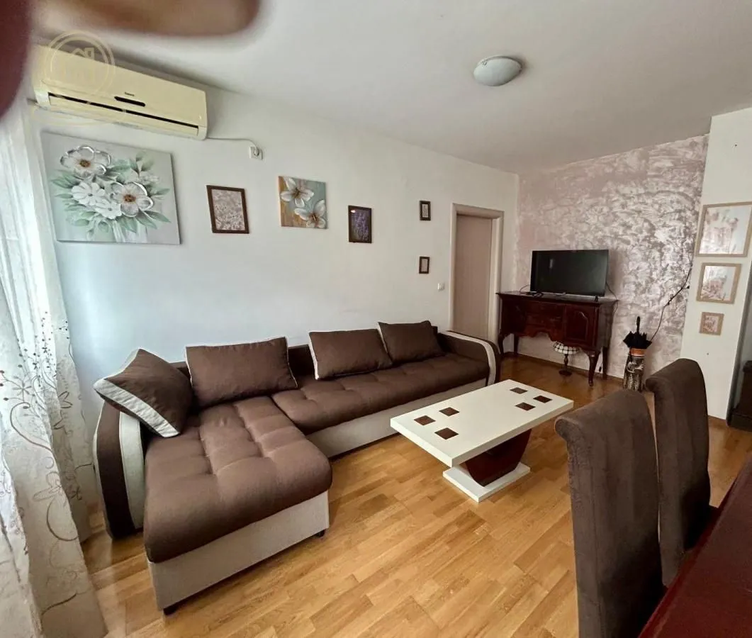 Izdavanje, trosoban stan, 73m², Cara Dušana, Novi Sad Sve Podlokacije