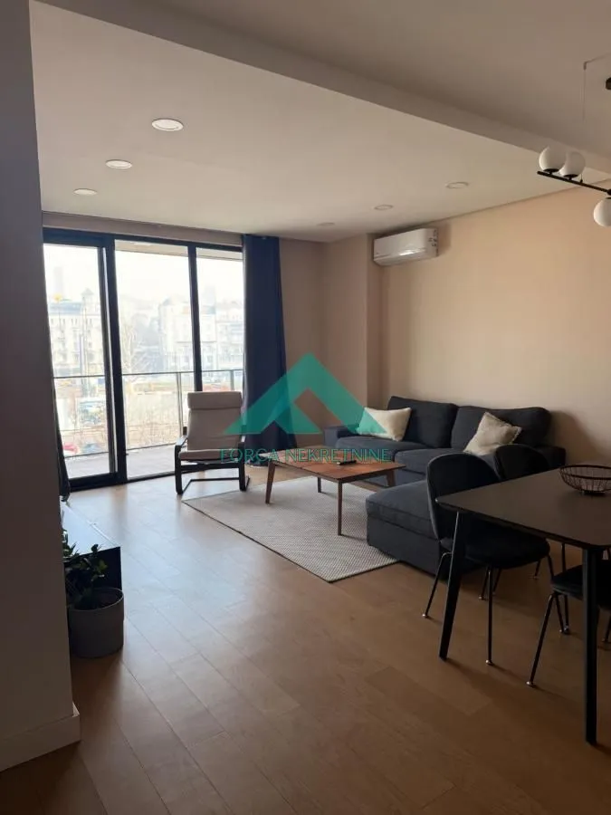 Izdavanje, trosoban stan, 89m², Savski Venac, Beograd