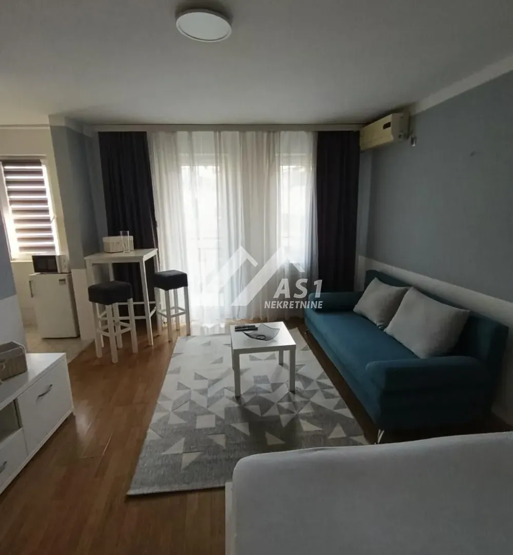 Izdavanje, stan, 33m², Centar, Novi Sad