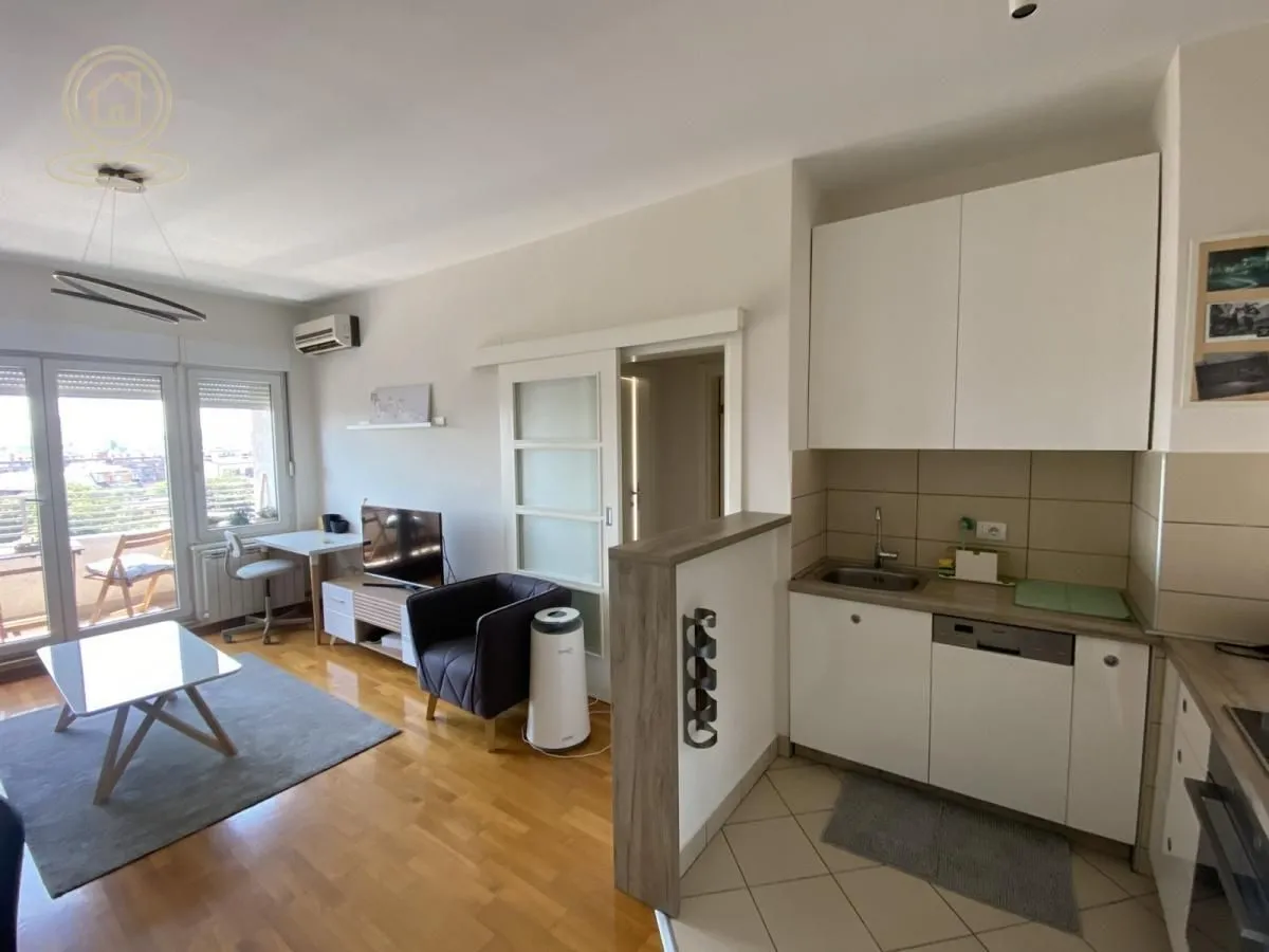 Izdavanje, dvosoban stan, 45m², Čubura, Beograd