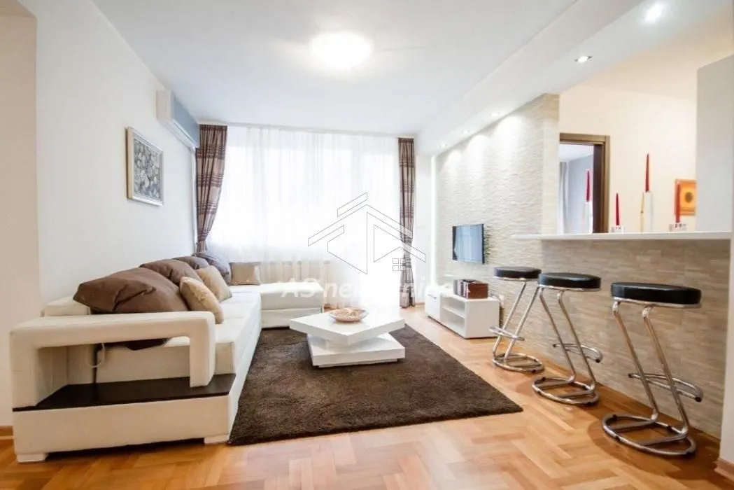 Izdavanje, dvosoban stan, 55m², Stari Grad, Beograd