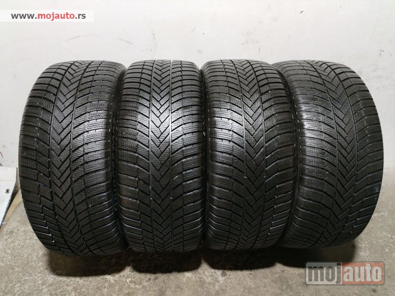 3514. Gume BRIDGESTONE 19-ice, ZIMSKE 255/50, Šara 6,9 mm, DOT 1423