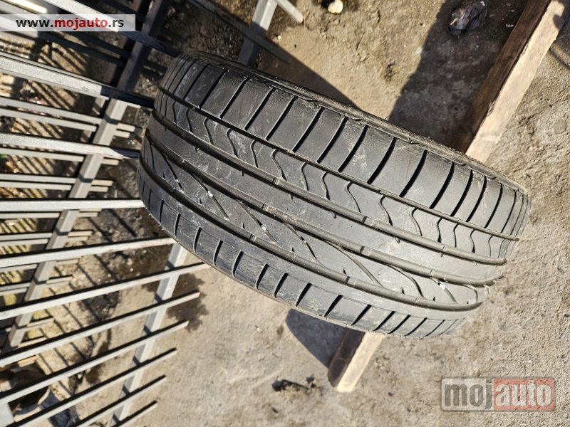 215-40-17 Bridgestone kao nova odlicna