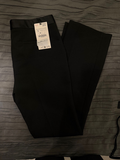 NOVE ZARA PANTALONE SA ETIKETOM